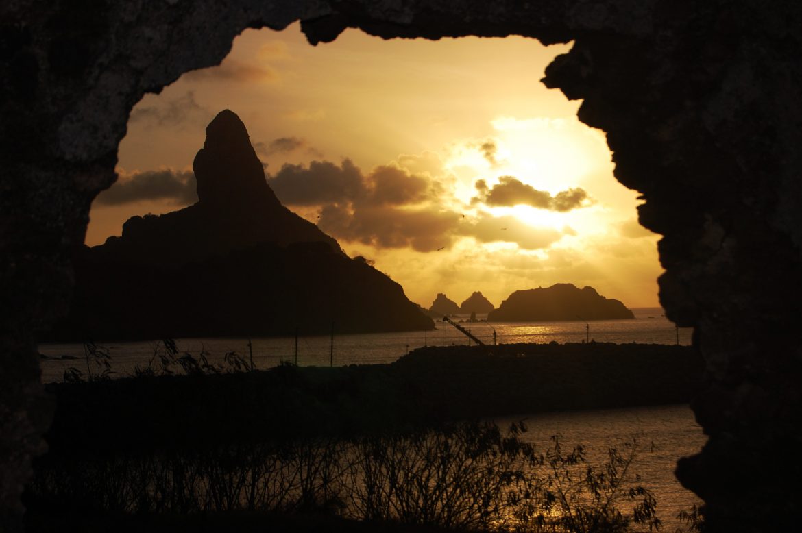 Pôr do Sol, Fernando de Noronha. Crédito: Thinkstock | Saiba tudo sobre ...