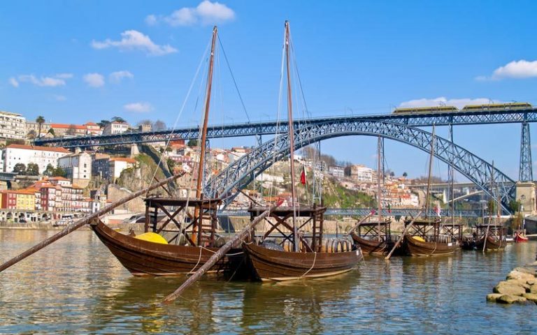 Barcos no rio Douro, em Porto | Saiba tudo sobre viagens | Blog CVC