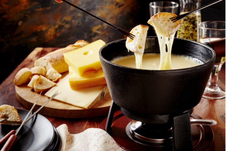 Comidas de inverno: descubra delícias quentinhas para aquecer sua viagem