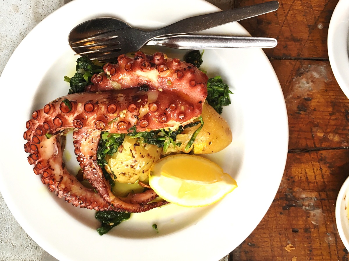 Polvo,Ã,Lagareiro,,Grilled,Octopus,With,Boiled,Potatoes,,In,A | Dicas ...