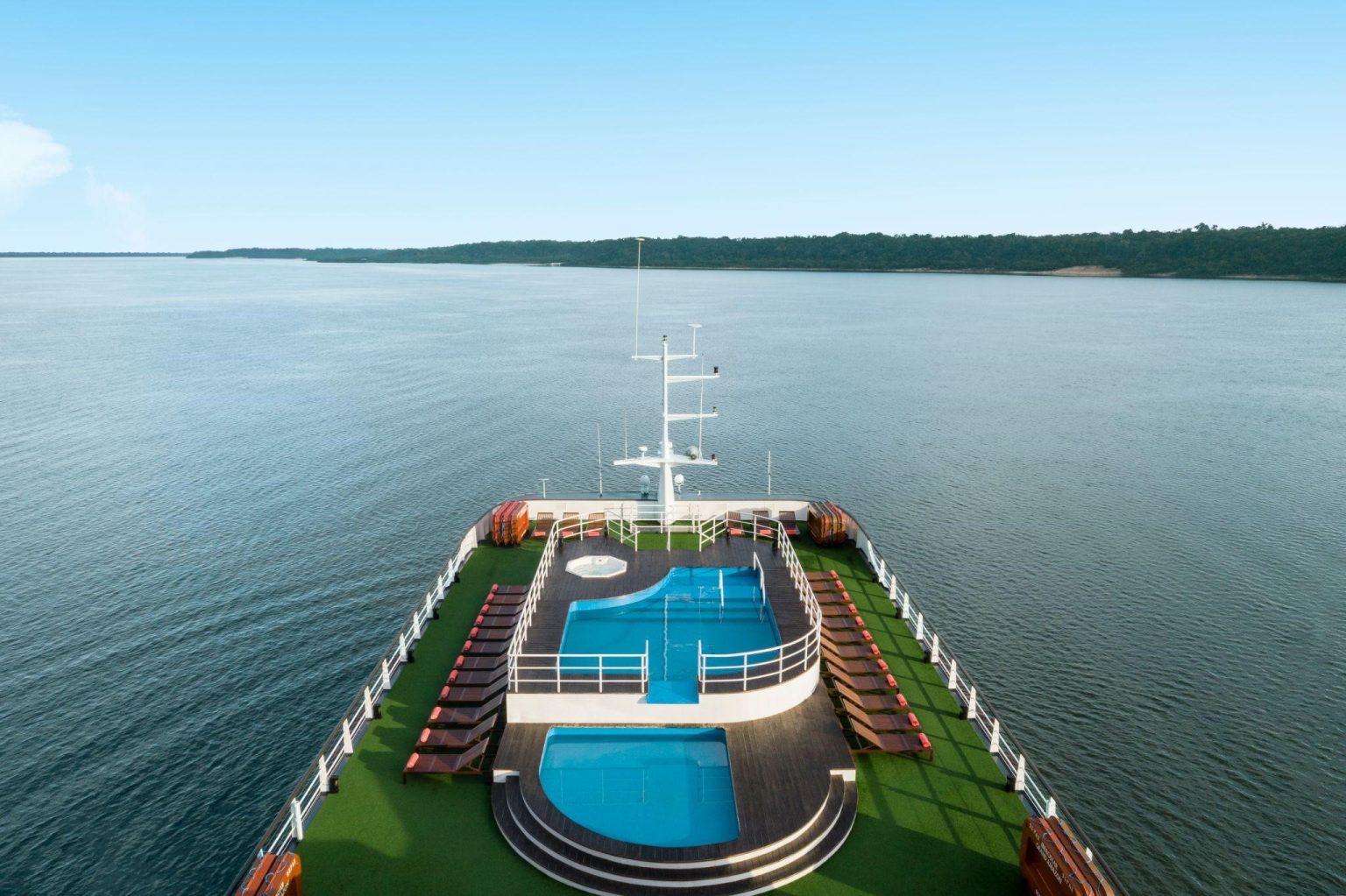 Navegue pelo Rio Amazonas com o Iberostar Heritage Grand Amazon | Saiba ...