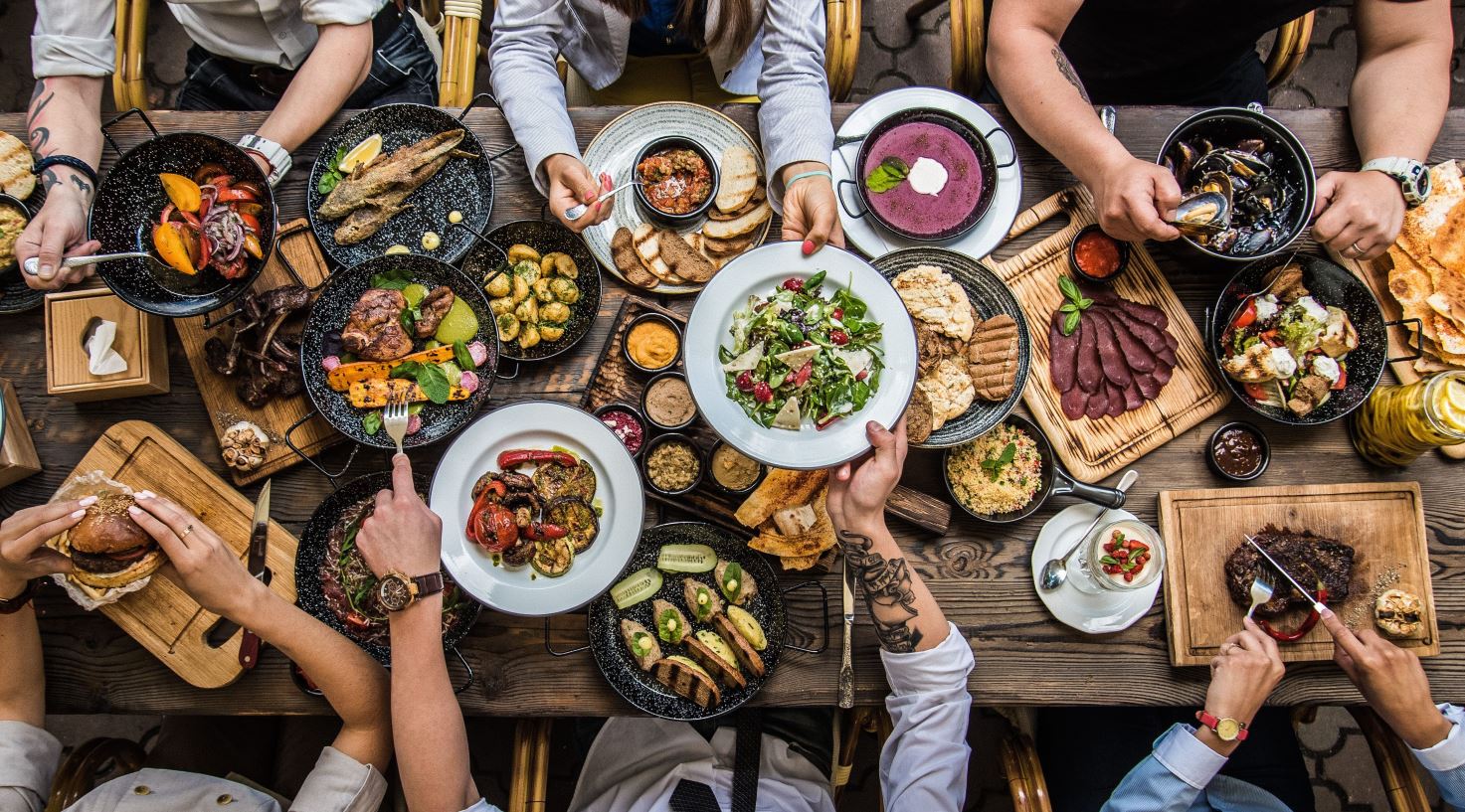 Viaje pelo mundo através da gastronomia e comemore o dia da Gula