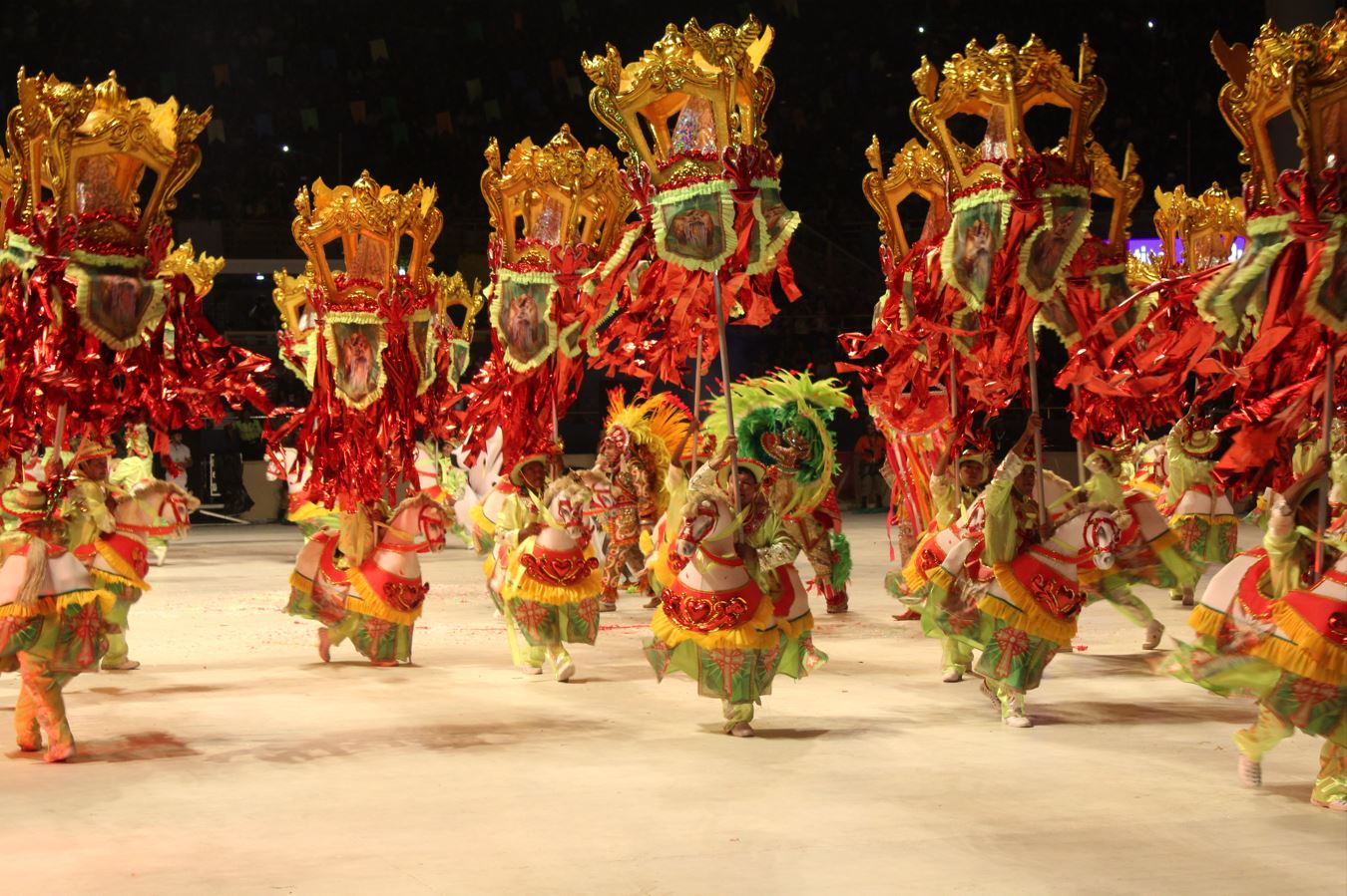 Saiba o que é o Festival Folclórico de Parintins e como viajar para ...